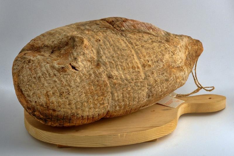 Culatello con Cotenna (Culatta) intera - Salumi - Salumeria Montanari ...
